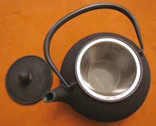 Teiera 900 ml nera in ghisa Iwachu smaltata con filtro inox ...